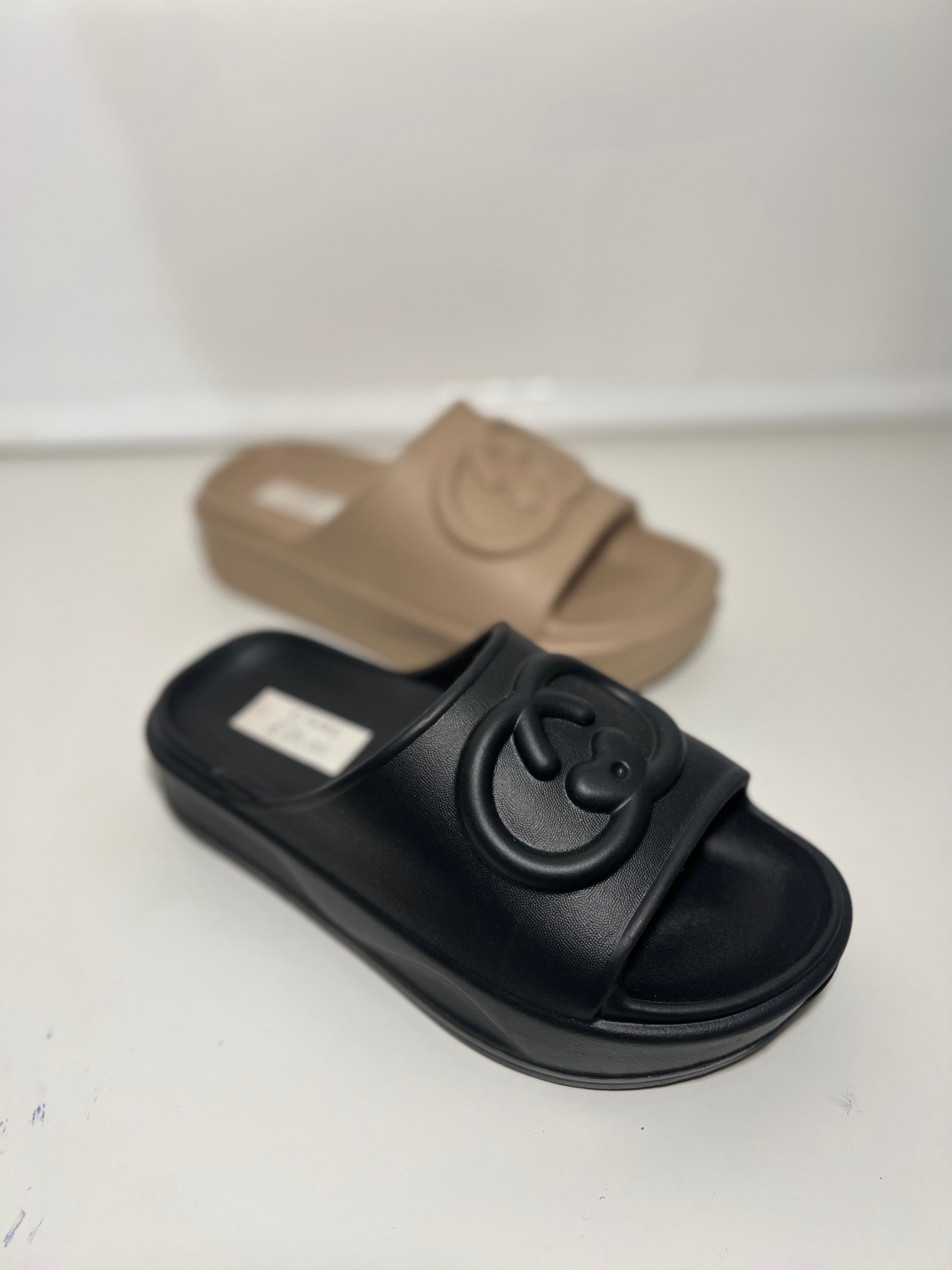 Black inspired chunky sliders – Looking Good Boutique